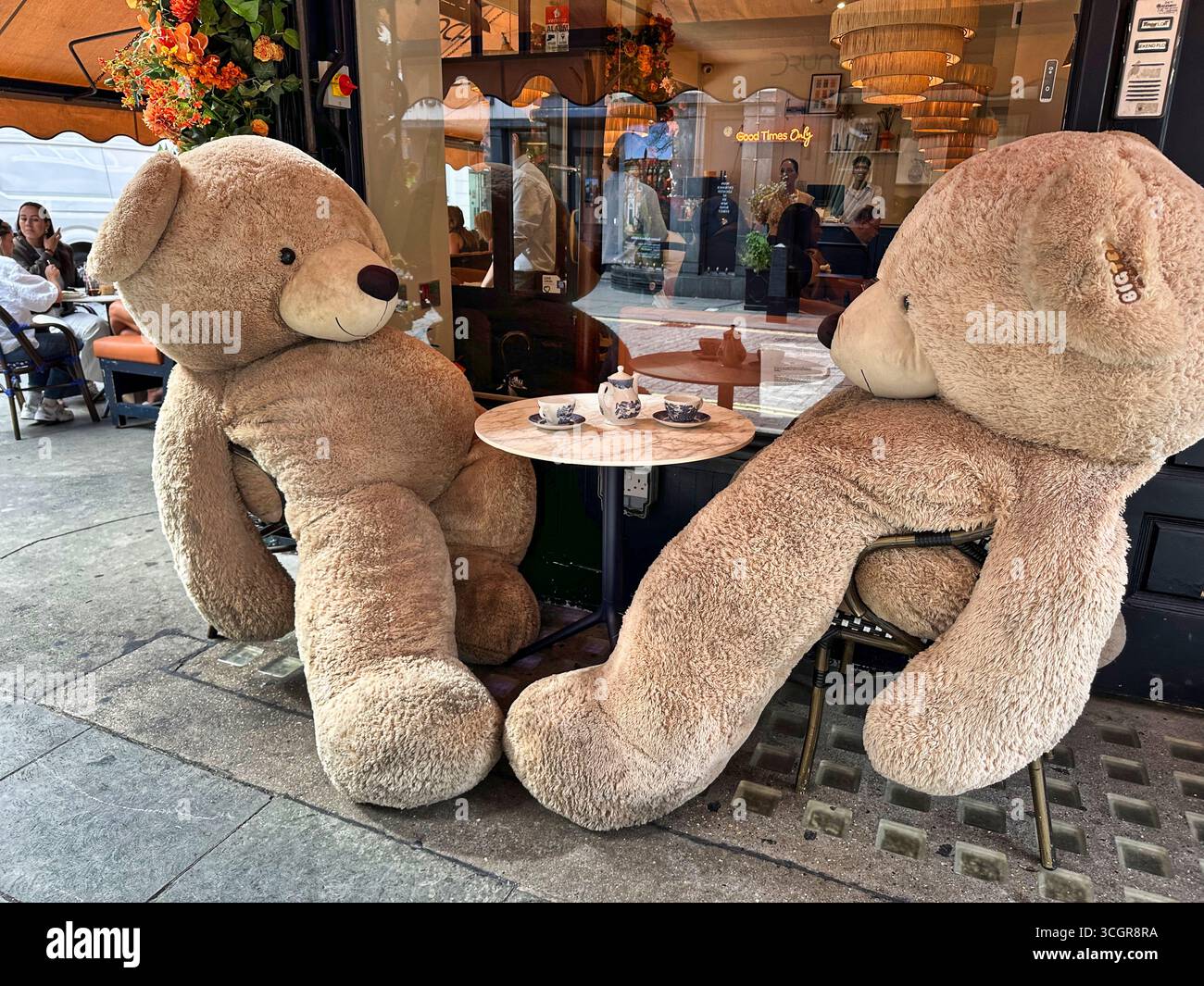 London, UK 28t/8/25 Two giant Paddington Bears outside the Brunch Restaurant, on Woodstock ...