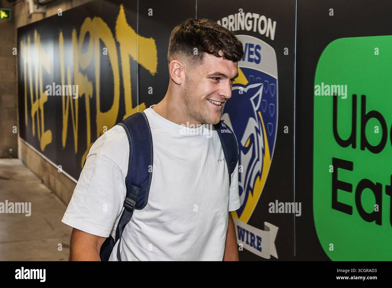 Josh Thewlis of Warrington Wolves arrives during the Betfred Super ...