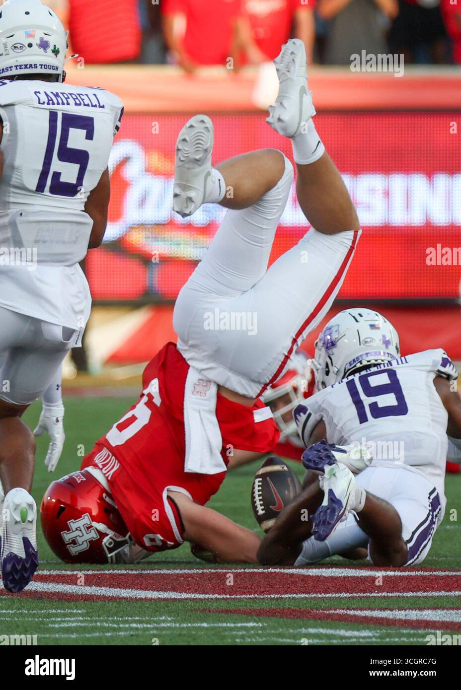 HOUSTON, CA - AUGUST 28: Houston Cougars tight end Tanner Koziol (9 ...