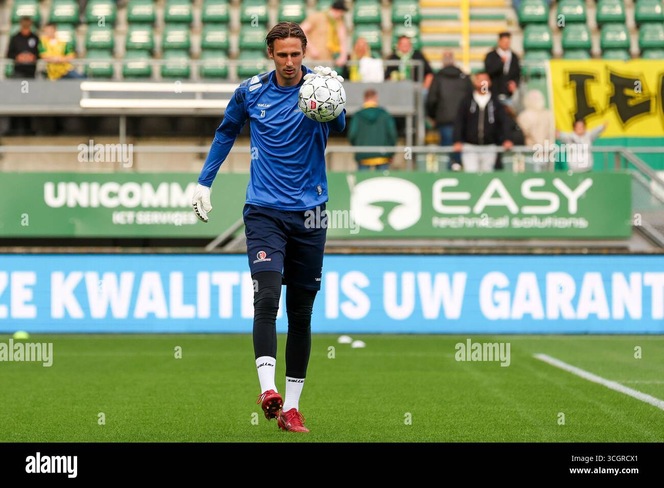 DEN HAAG, THE NETHERLANDS - AUGUST 29: Warming up of Hugo Wentges of ...