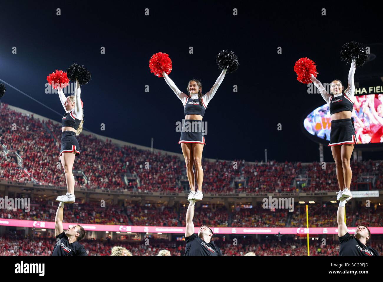 August 28, 2025: Cincinnati Bearcats cheerleaders perform during an ...