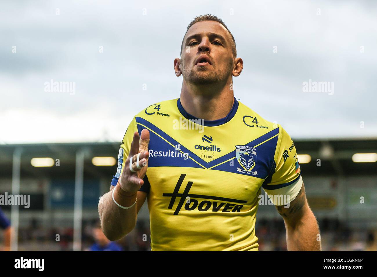 Matt Dufty of Warrington Wolves in the pre-game warm up during the ...