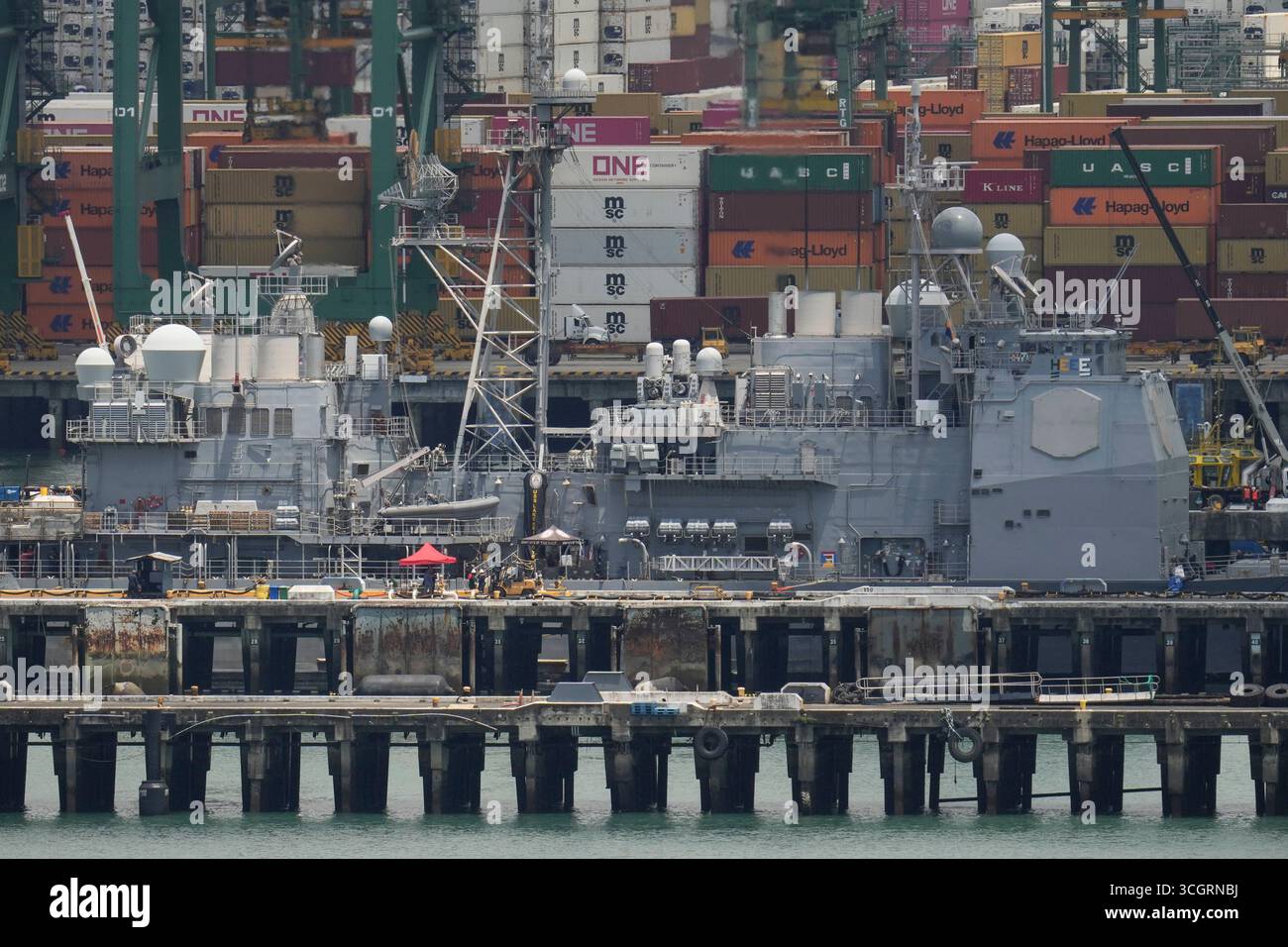 The U.S. Navy warship USS Lake Erie docks at the Panamanian Navy base ...