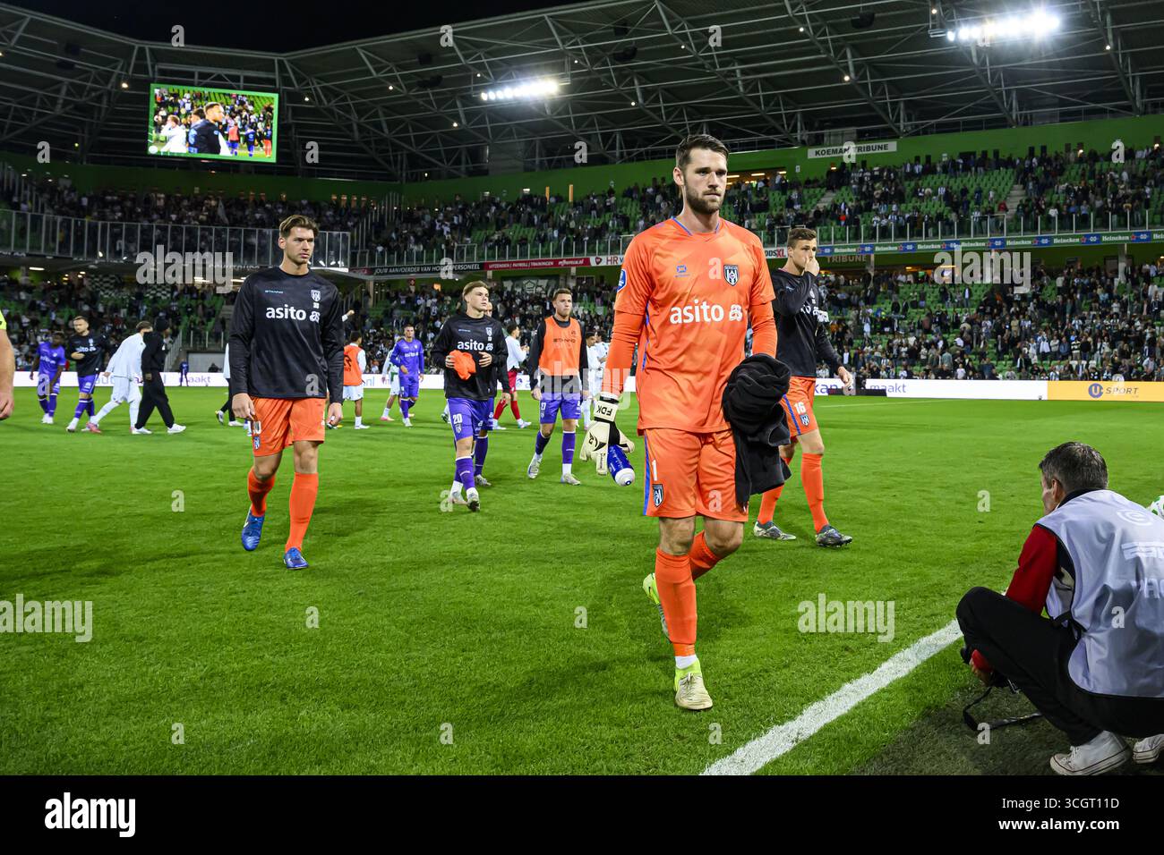 GRONINGEN - Heracles Almelo goalkeeper Fabian De Keijzer is ...