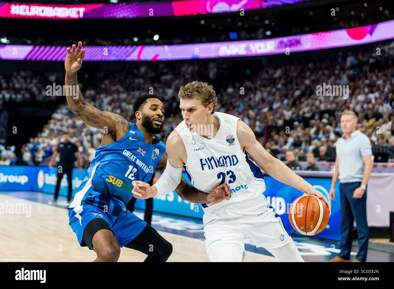 Tarik Phillip (Grossbritannien, 12), Lauri Markkanen (Finnland, 23) am ...