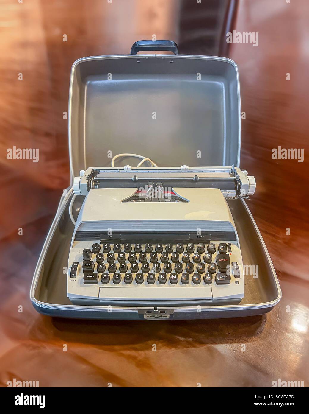 Antique portable electric typewriter hi-res stock photography and ...