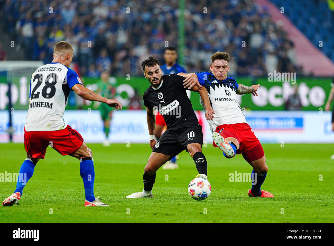 Danel Sinani (FC St. Pauli, #10), Nicolai Remberg (Hamburger SV, #21 ...
