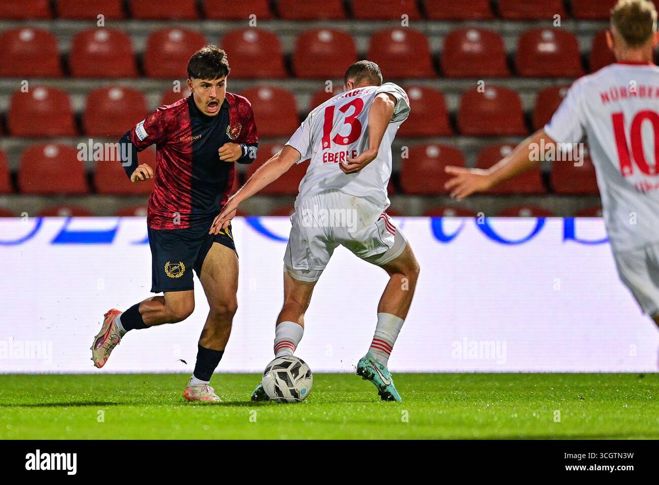 v.li.: Alexander Leuthard (Unterhaching, 20) Leo Eberle (Nürnberg II ...
