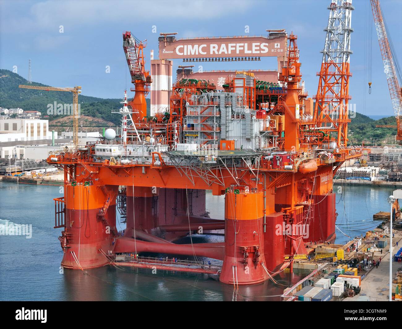 The floating natural gas production facility "Scarabeo 5" built by CIMC ...
