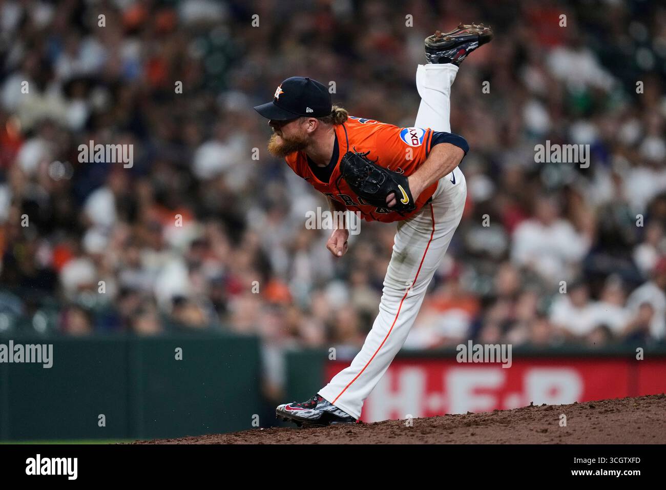 Houston Astros relief pitcher Craig Kimbrel throws during the eighth ...