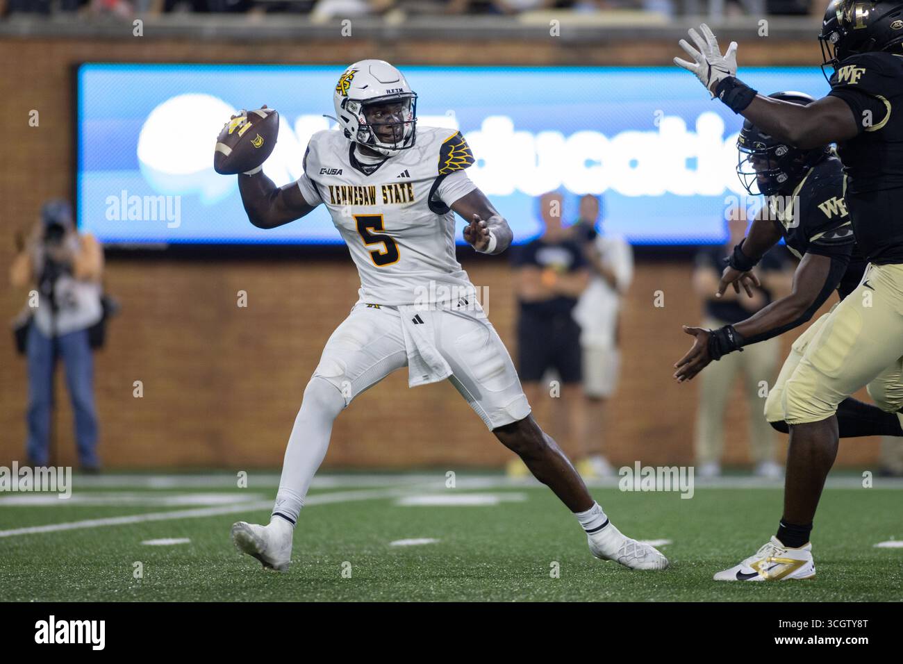 August 29, 2025: Kennesaw State Owls quarterback Dexter Williams II (5 ...