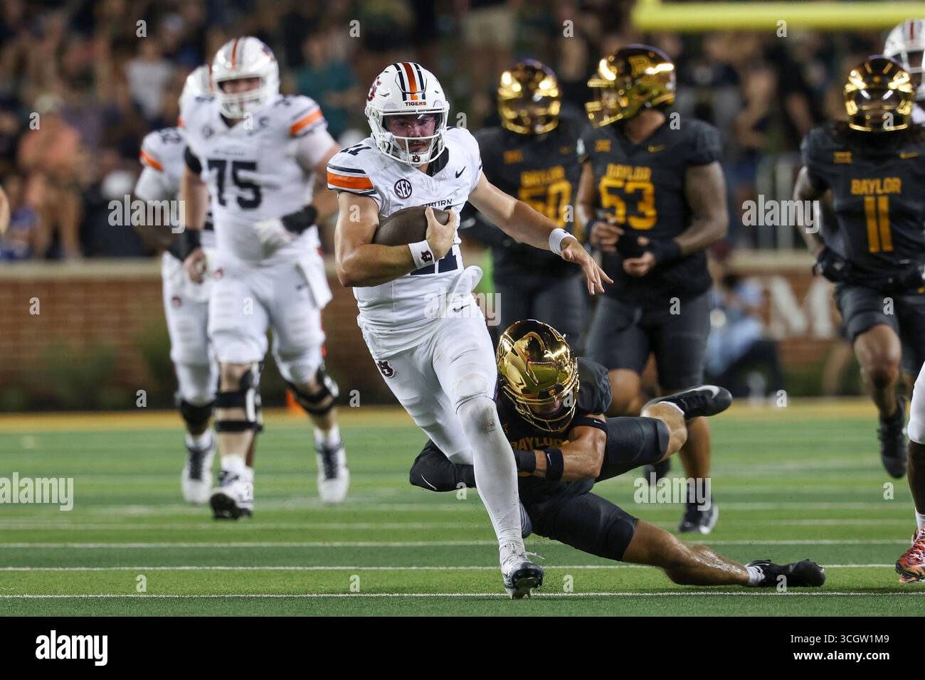 WACO, TX - AUGUST 29: Quarterback Jackson Arnold #11 of the Auburn ...