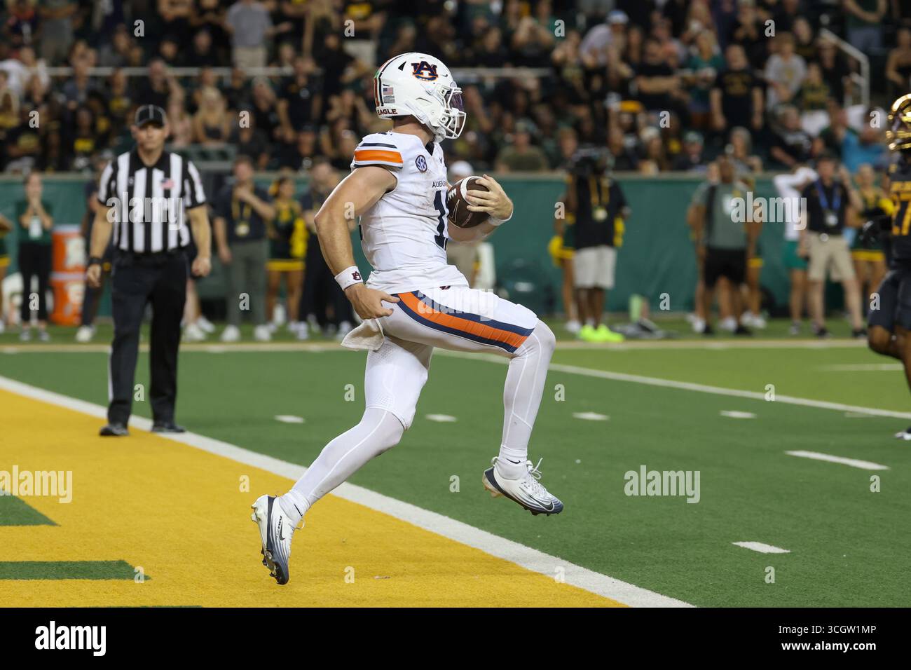 WACO, TX - AUGUST 29: Quarterback Jackson Arnold #11 of the Auburn ...