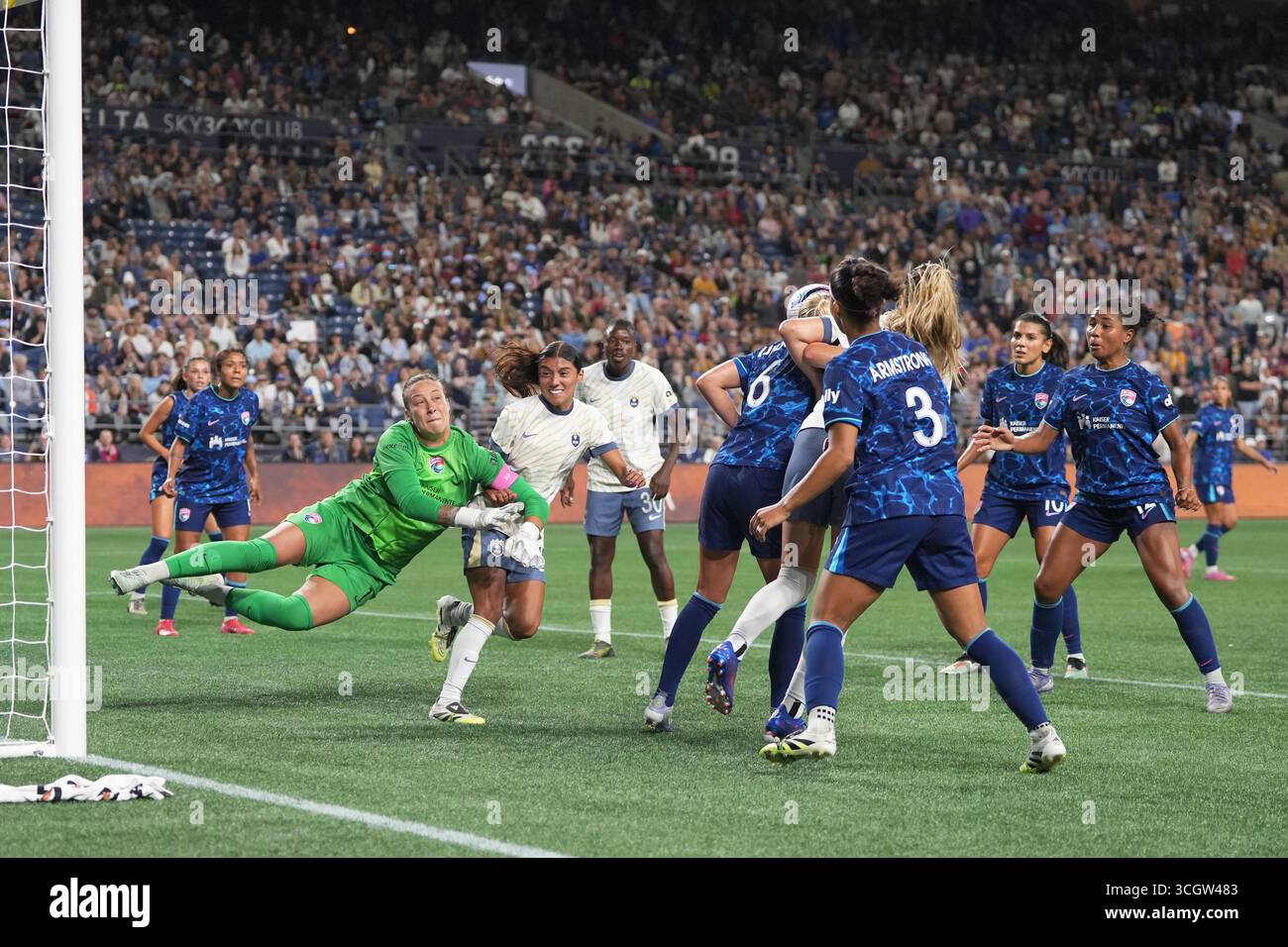 San Diego Wave FC goalkeeper Kailen Sheridan (1) dives into Seattle ...