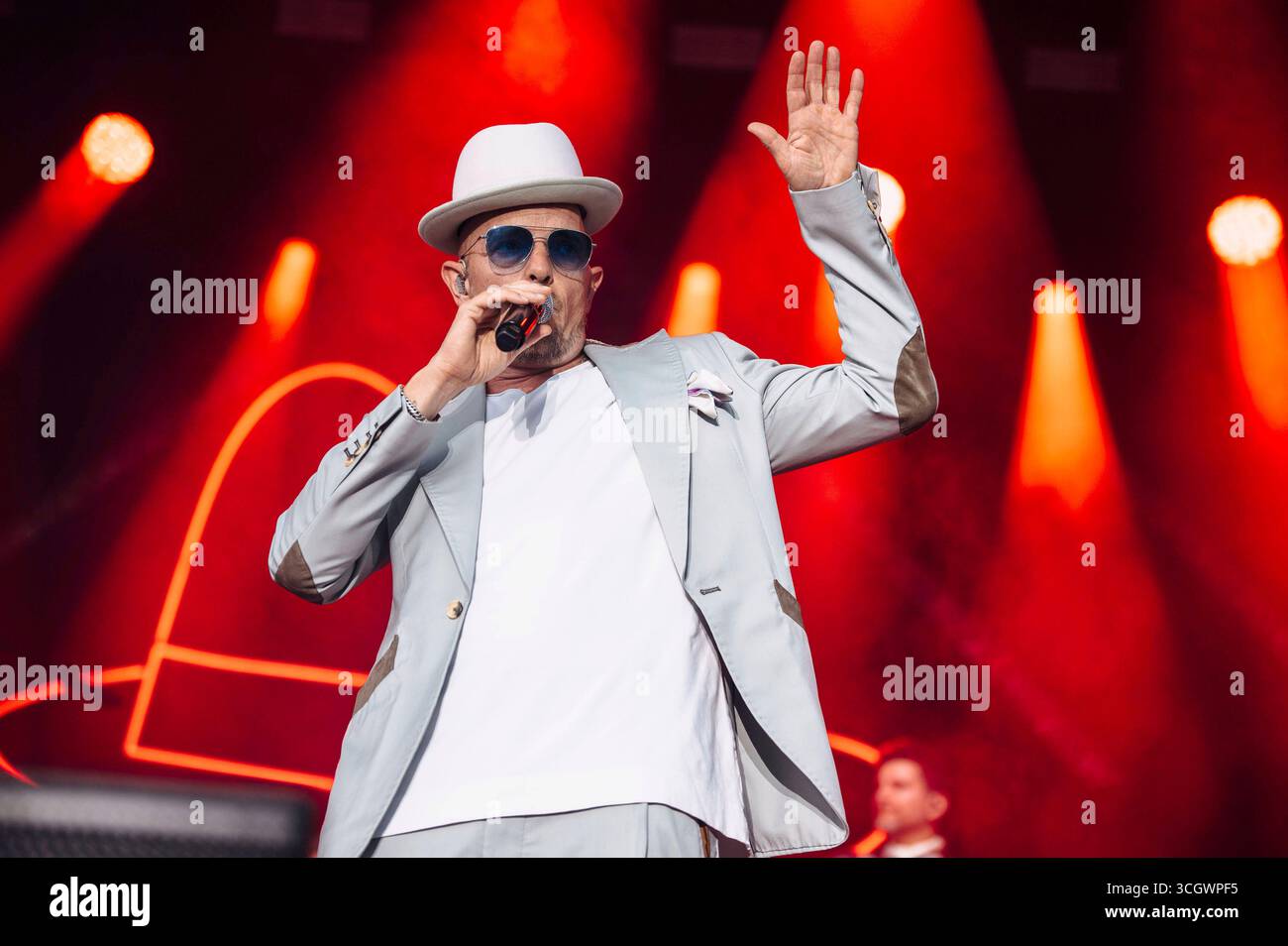 Jan Delay und Disco Nr. 1 live bei einem Konzert der Best of 25 Years ...
