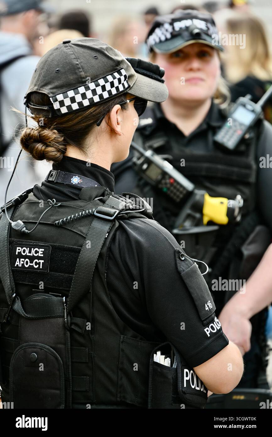 Female Authorised Firearms Officers Counter Terrorism, Horse Guards ...