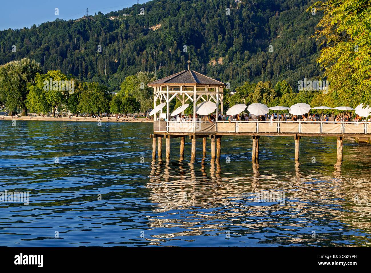 Pavillon mit Bar an der Seepromenade, Bregenz, Bodensee, Vorarlberg ...