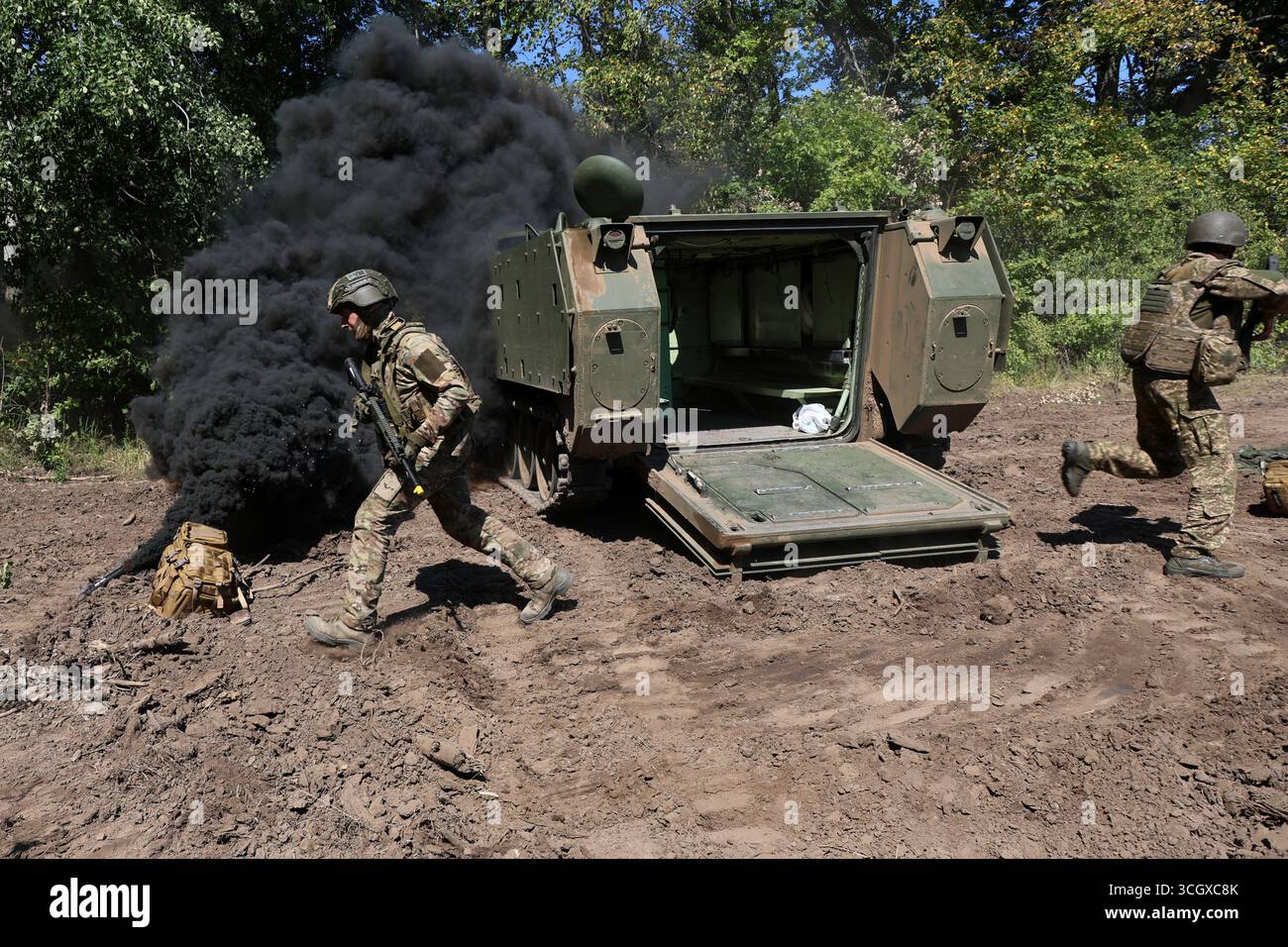 Infantrymen of the operational battalion of the 13th Brigade of the ...