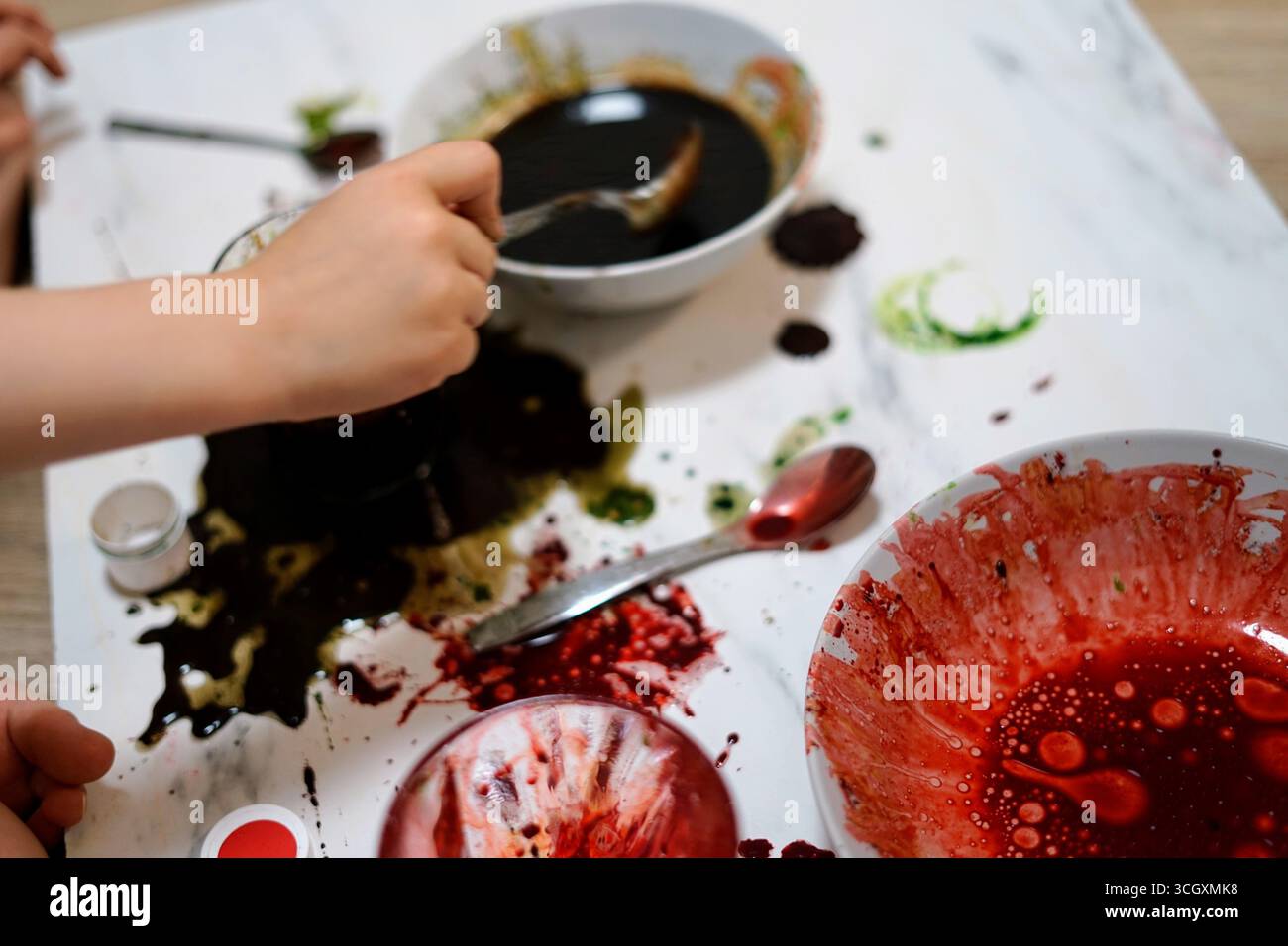 Beautiful bowls in vibrant colors hi-res stock photography and images ...