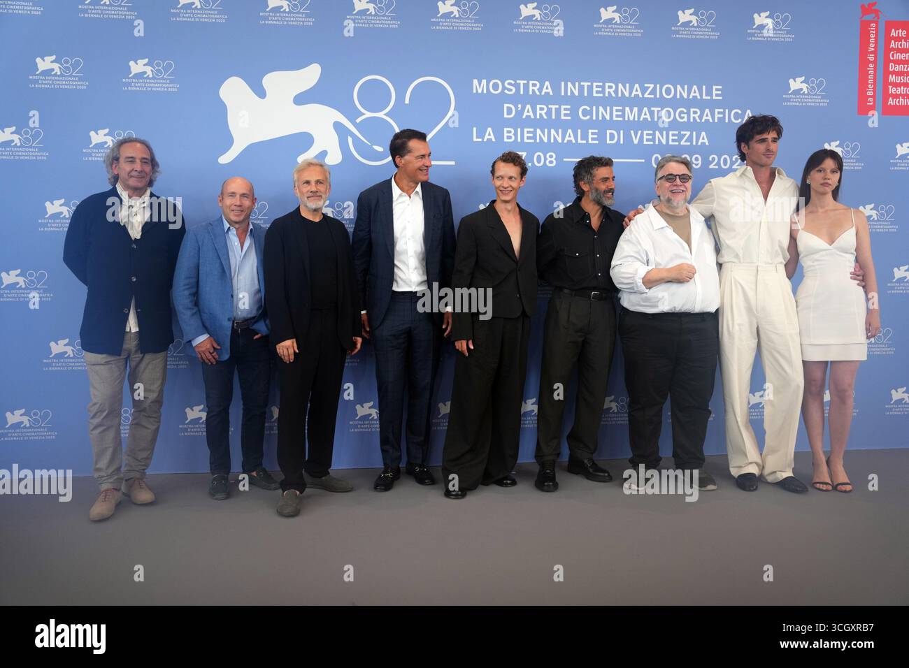 L r oscar isaac and jacob elordi hi-res stock photography and images ...