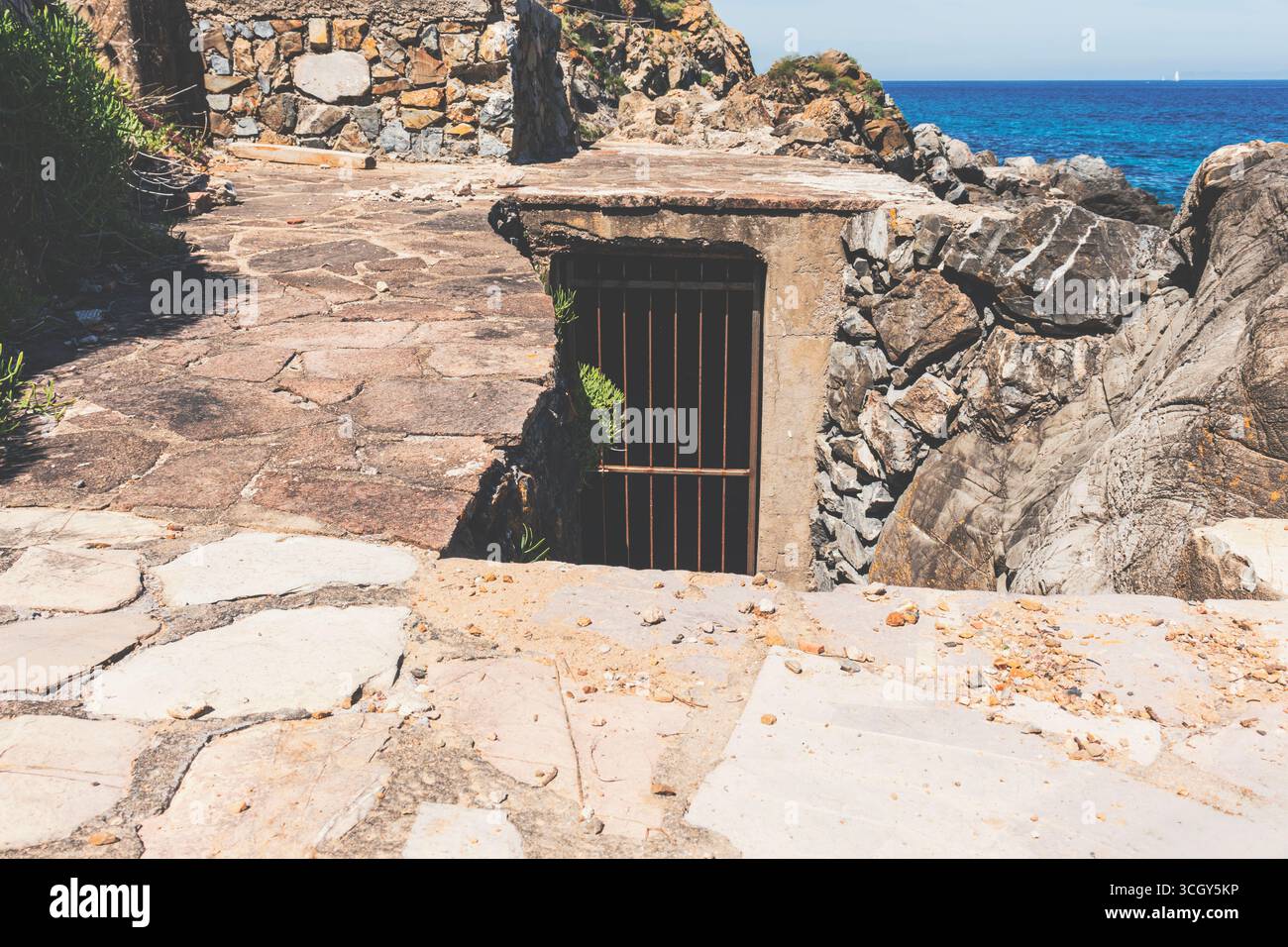 Natural coastal structure hi-res stock photography and images - Alamy