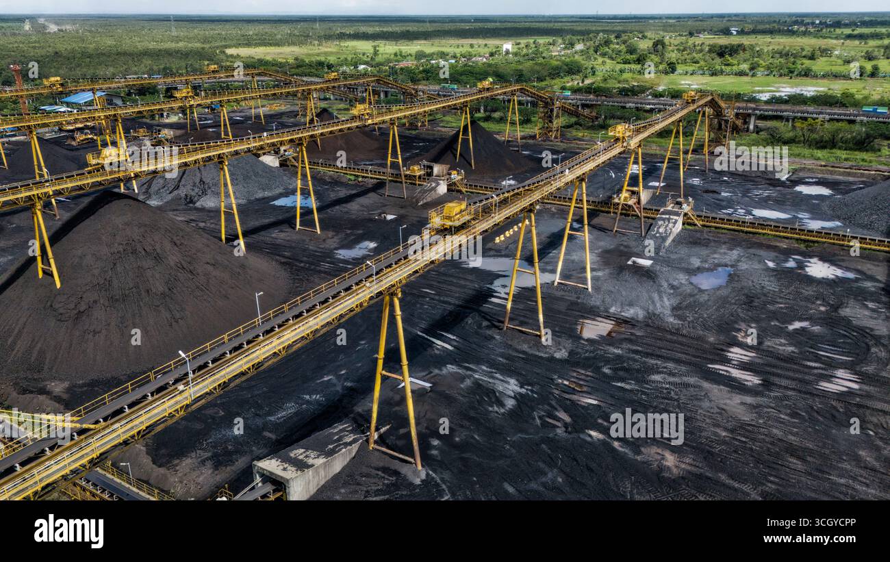 Coal mining in Kalimantan, Borneo, Indonesia, Asia Stock Photo - Alamy