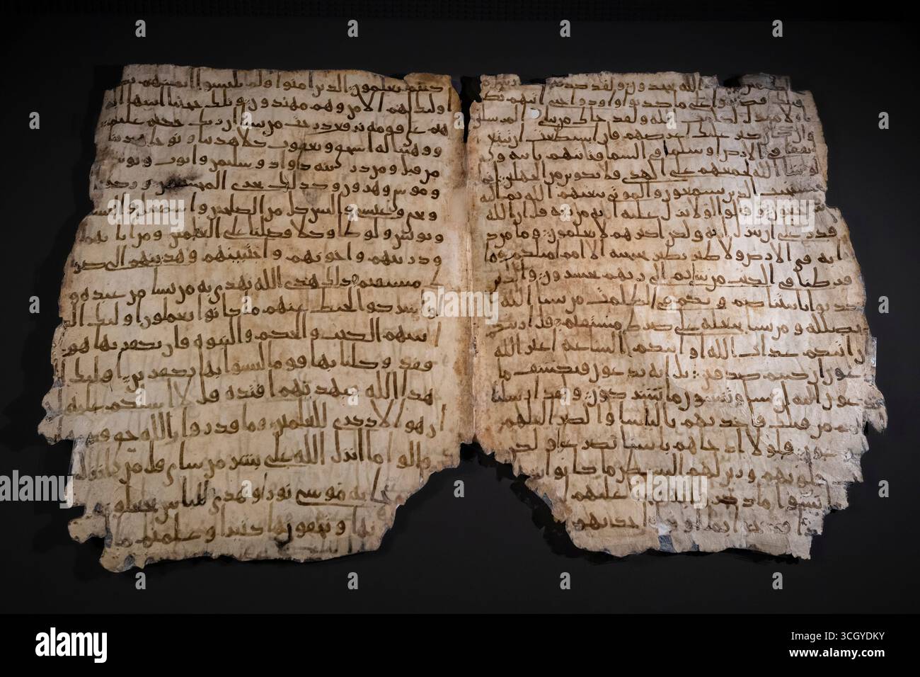 Bifolio, double-page, very early Quran manuscript, Arabian Peninsula ...