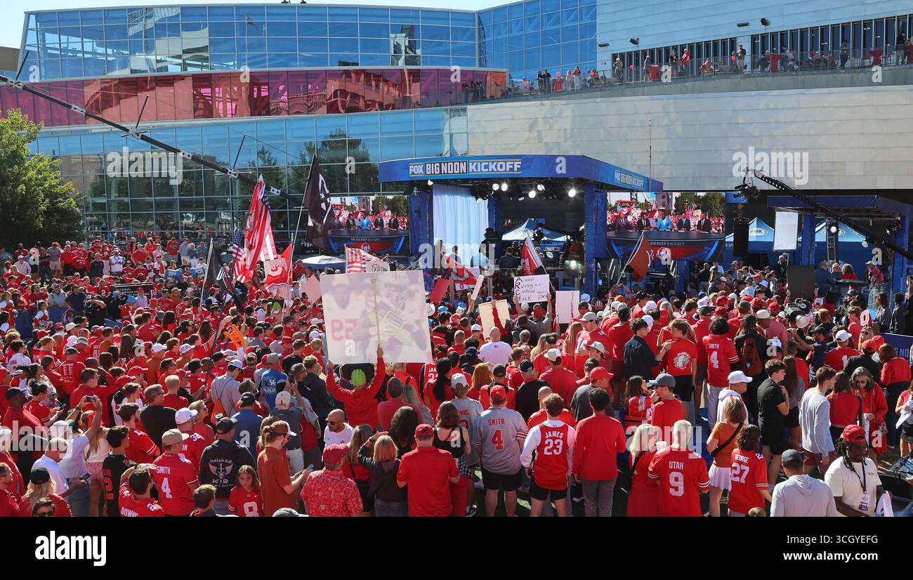Fans gather at the FOX Big Noon Kickoff broadcast outside of Ohio ...