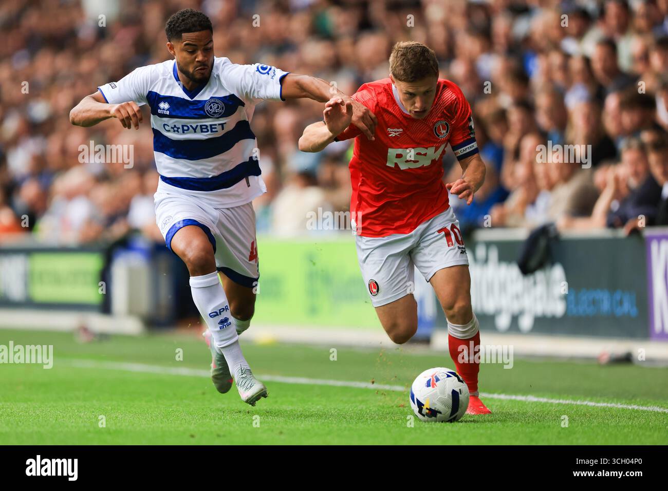 Queens Park Rangers' Liam Morrison (left) and Charlton Athletic's Greg ...