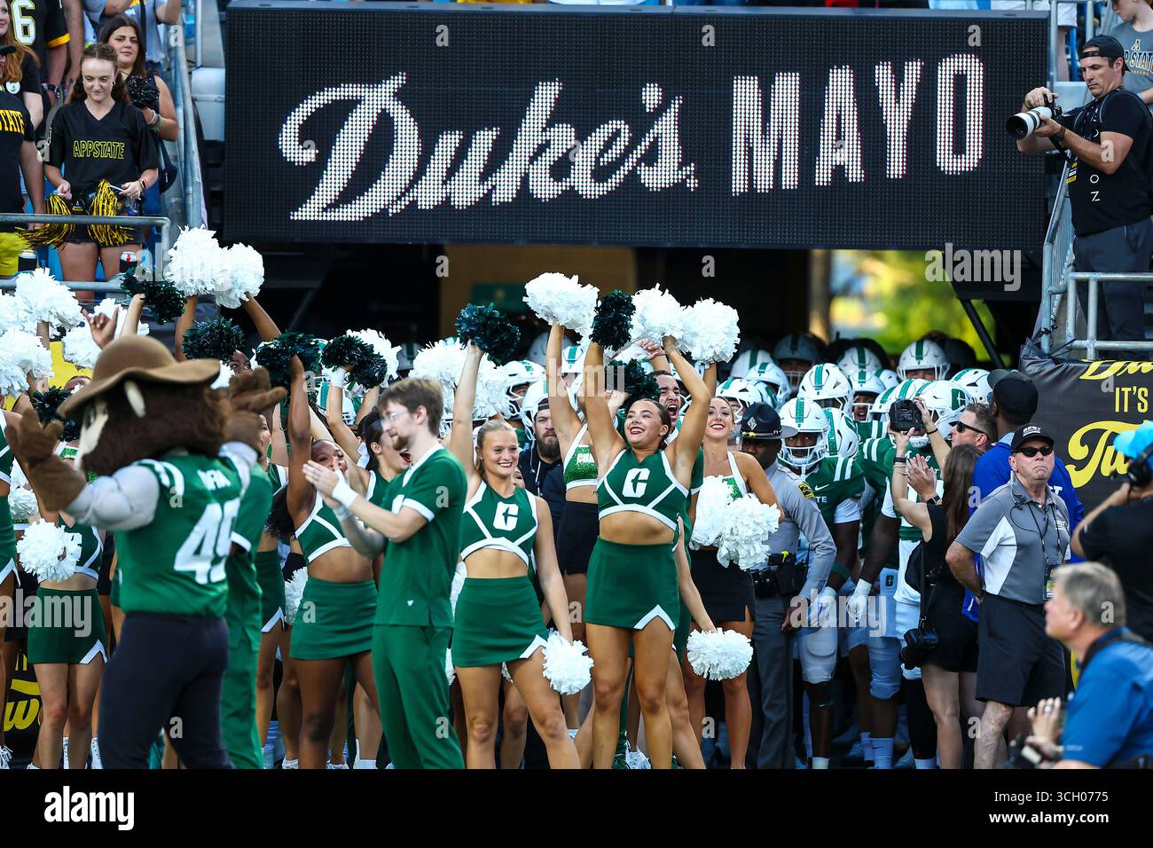August 29, 2025: UNC-Charlotte cheer team. NCAA football game between ...