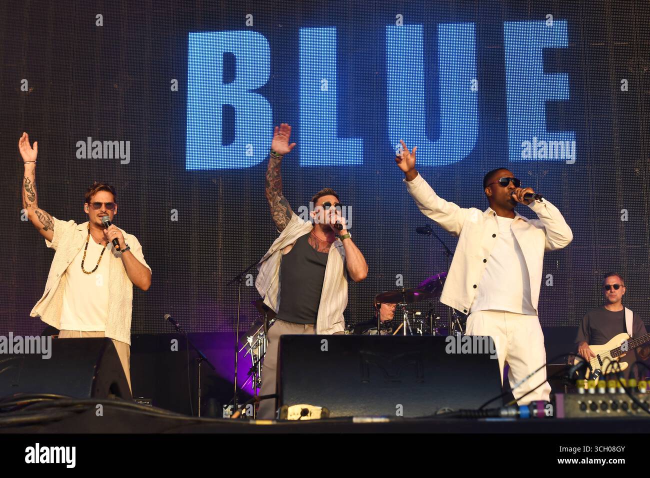 HENLEY-ON-THAMES, ENGLAND - AUGUST 17: Lee Ryan, Duncan James and Simon ...