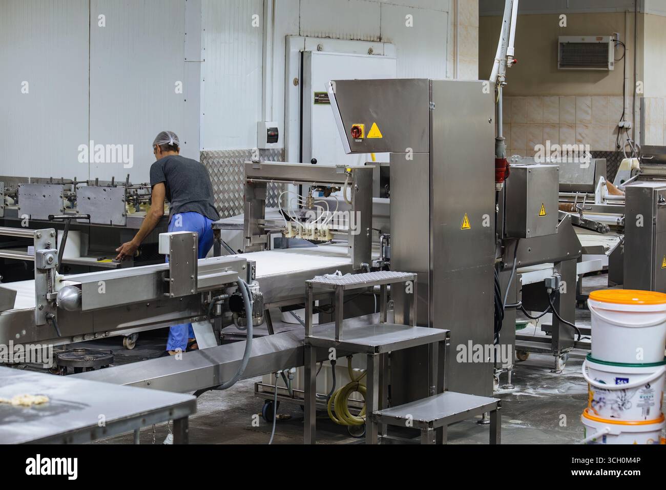 Automatic bakery production line sweet hi-res stock photography and ...