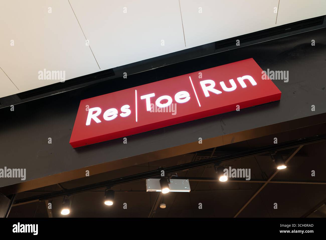 Res toe run hi-res stock photography and images - Alamy