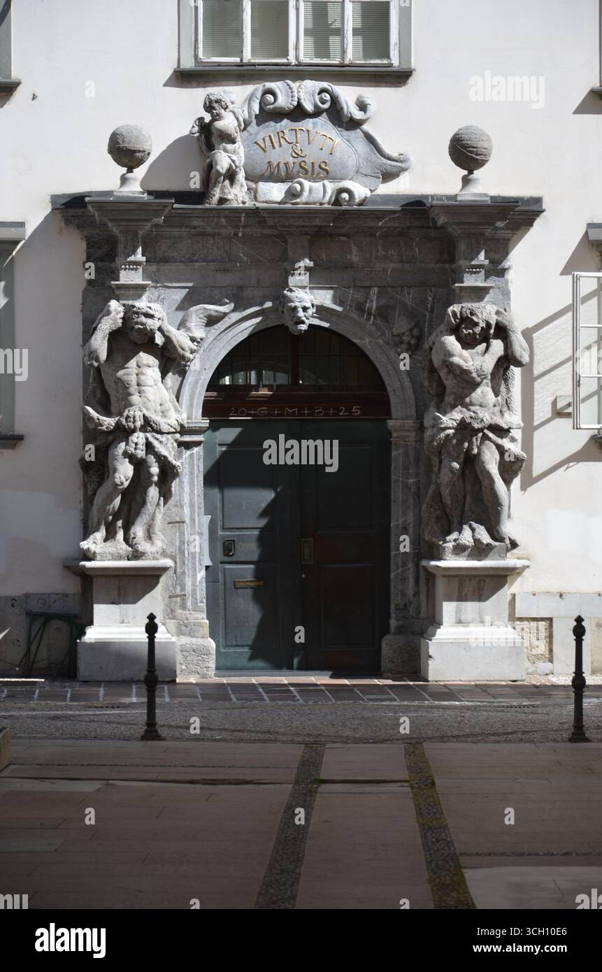 Portal gate round arch hi-res stock photography and images - Alamy