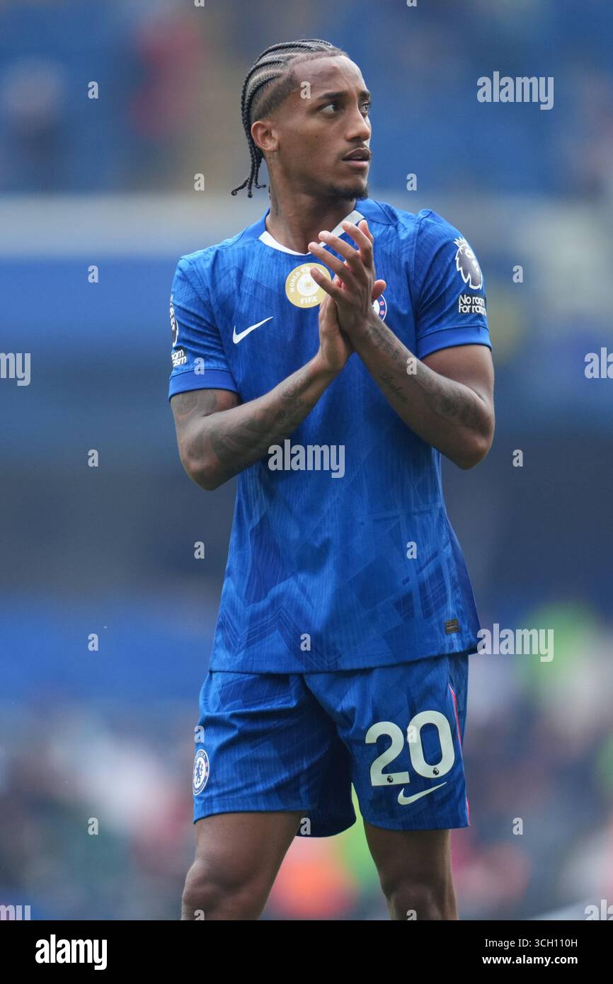 Joao pedro chelsea fulham hi-res stock photography and images - Alamy