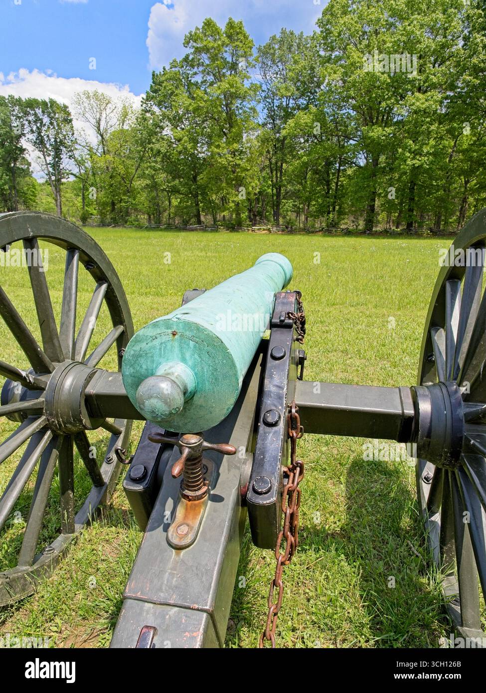 Civil war era field canon on battlefield at Pea Ridge National Military ...