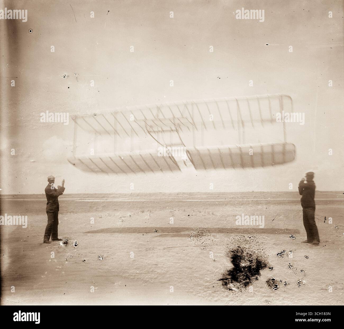 1901 glider being flown as a kite, Wilbur Wright at left side, Orville ...