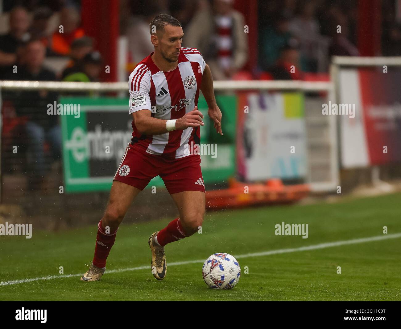 Brackley, UK. 30th August 2025. Matt Lowe of Brackley Town dribbles ...