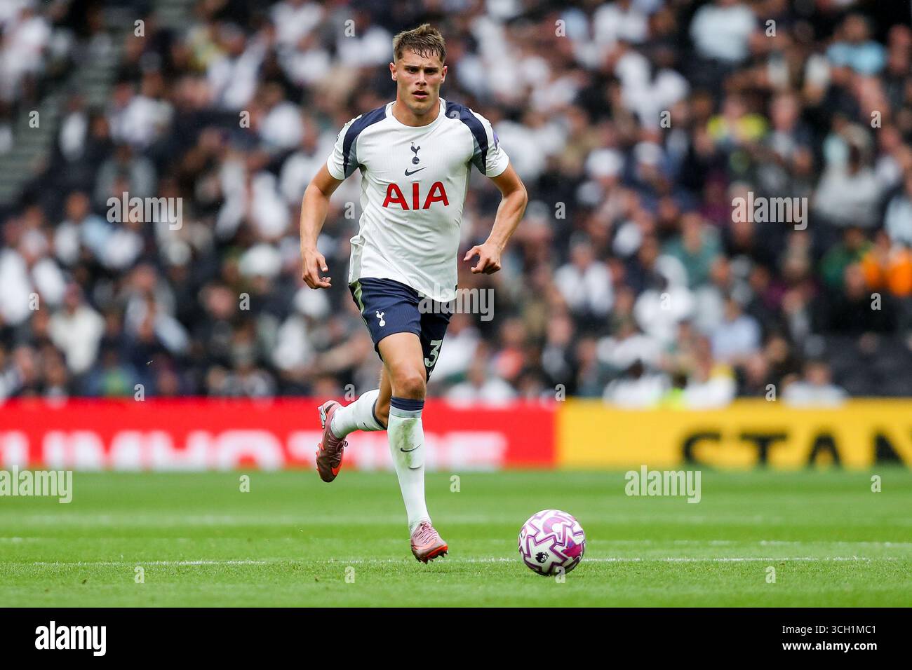 London, UK. 30th Aug, 2025. Rodrigo Bentancur of Tottenham Hotspur runs ...