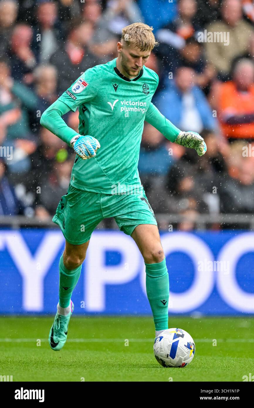 Bolton wanderers vs blackpool hi-res stock photography and images - Alamy