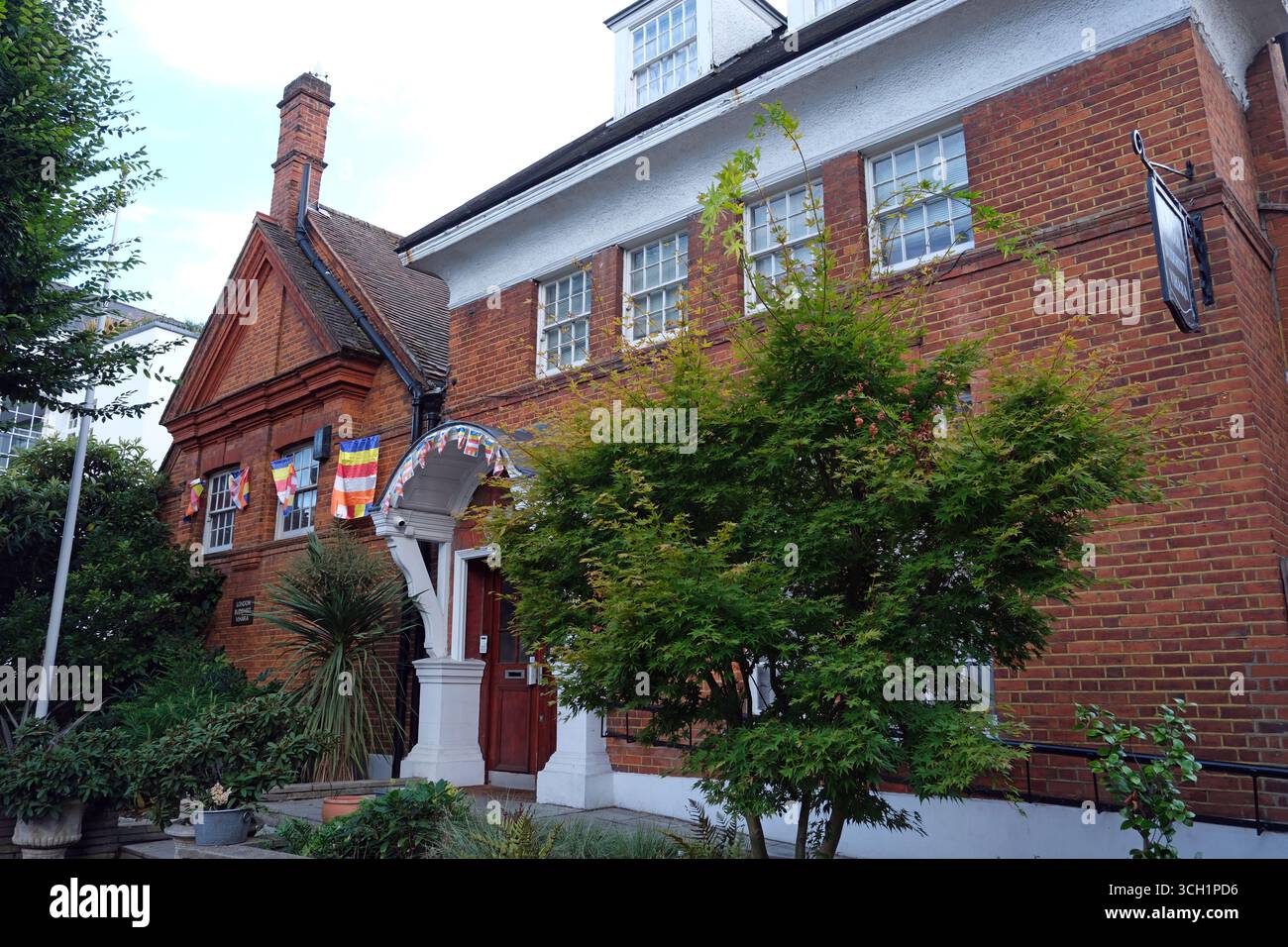 English theravada hi-res stock photography and images - Alamy