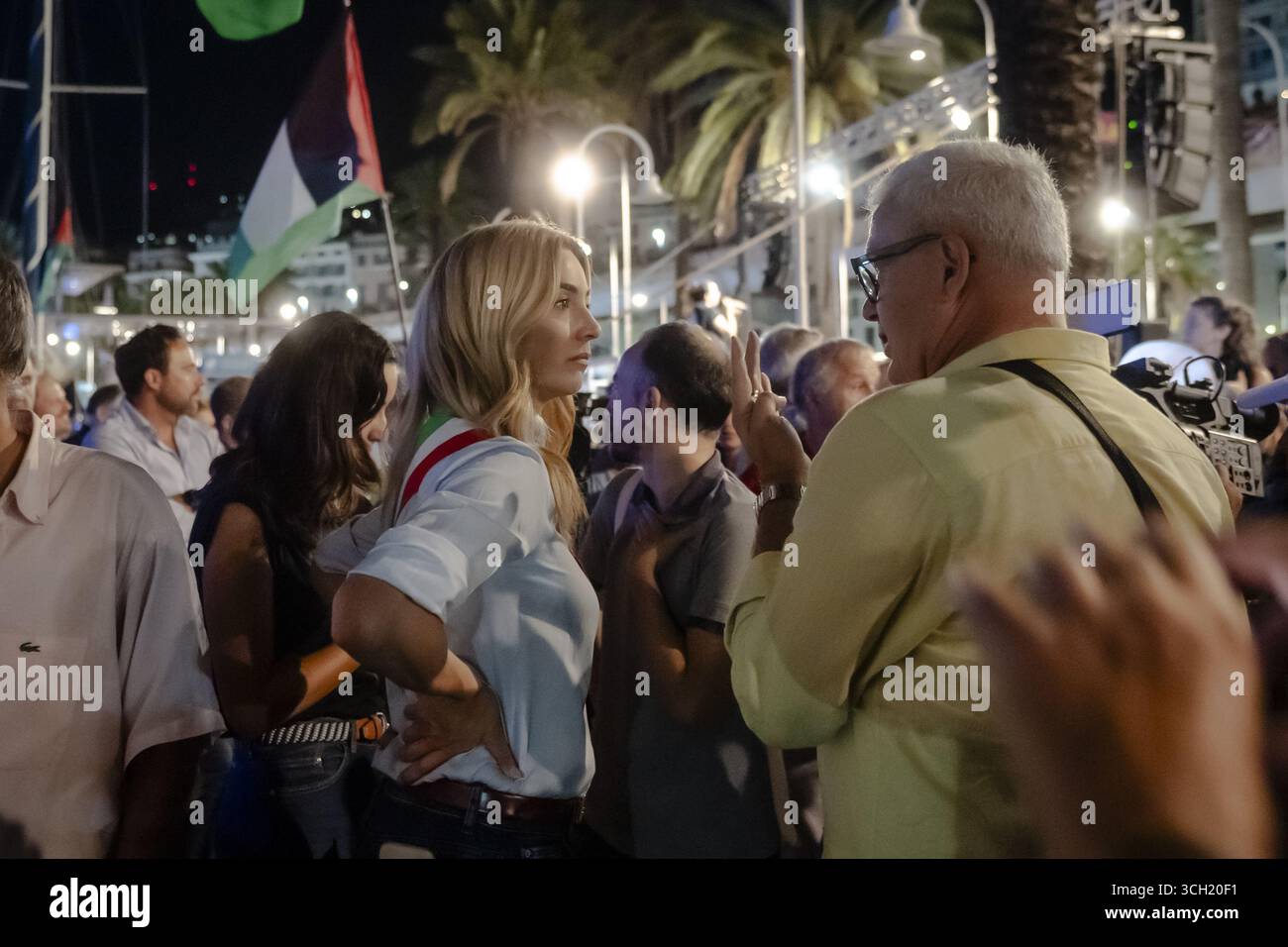 Genoa, Torchlight Procession for Gaza, thousands lined the Sopraelevata ...