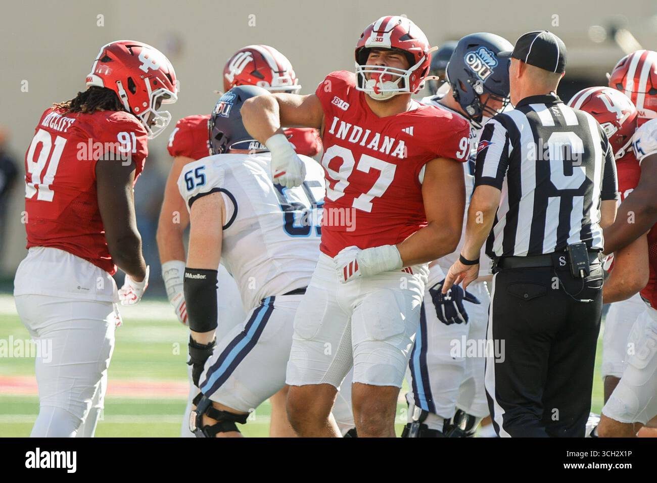 Lineman mario landino hi-res stock photography and images - Alamy