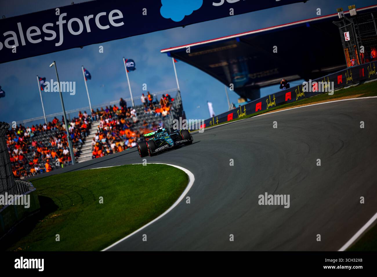 18 Lance Stroll, (CND) Aramco Aston Martin Mercedes AMR25, during the Dutch GP, Zandvoort 28-31 ...