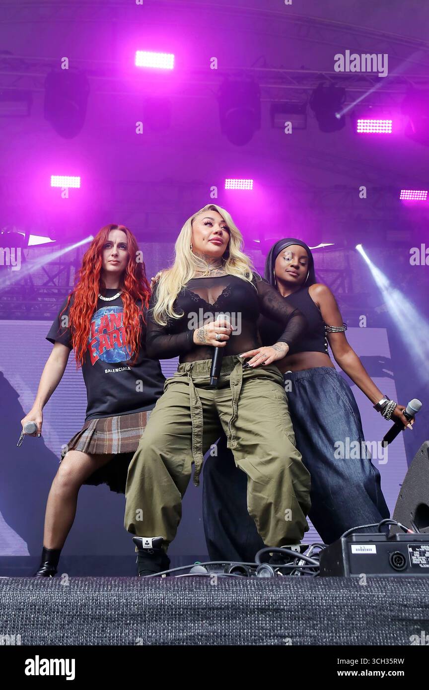 Siobhan Donaghy, Mutya Buena und Keisha Buchanan von den Sugababes live ...