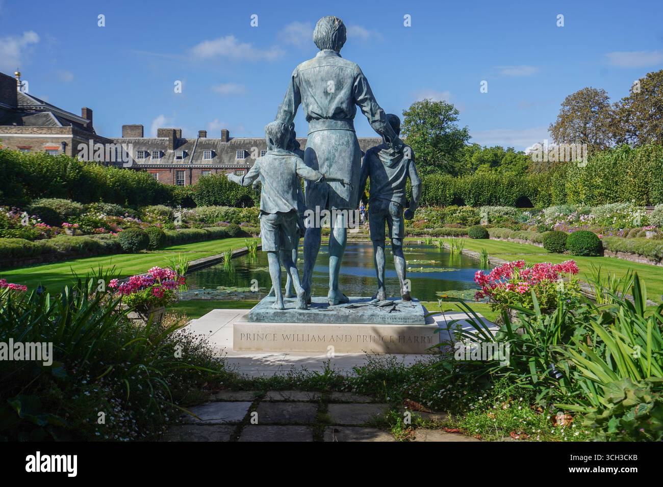 Kensington, London, UK. 31 August 2025. A statue of Diana, Princess of ...