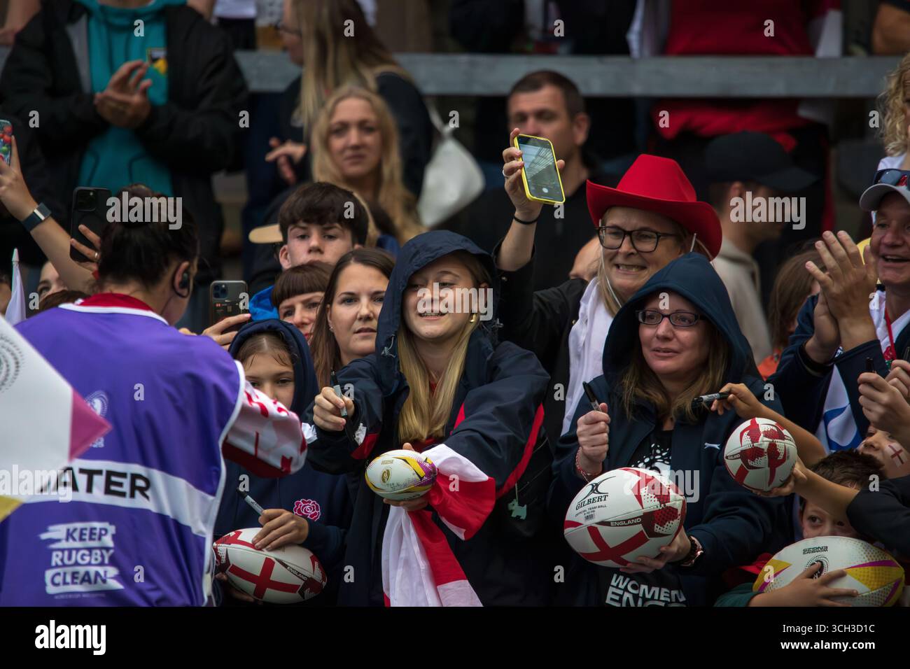 Northampton, UK, 30th August 2025 England fans wait to meet their idols ...