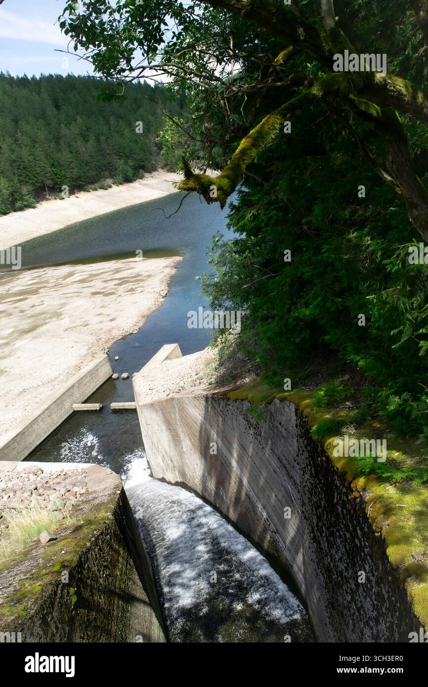 Low spillway with flowing water hi-res stock photography and images - Alamy