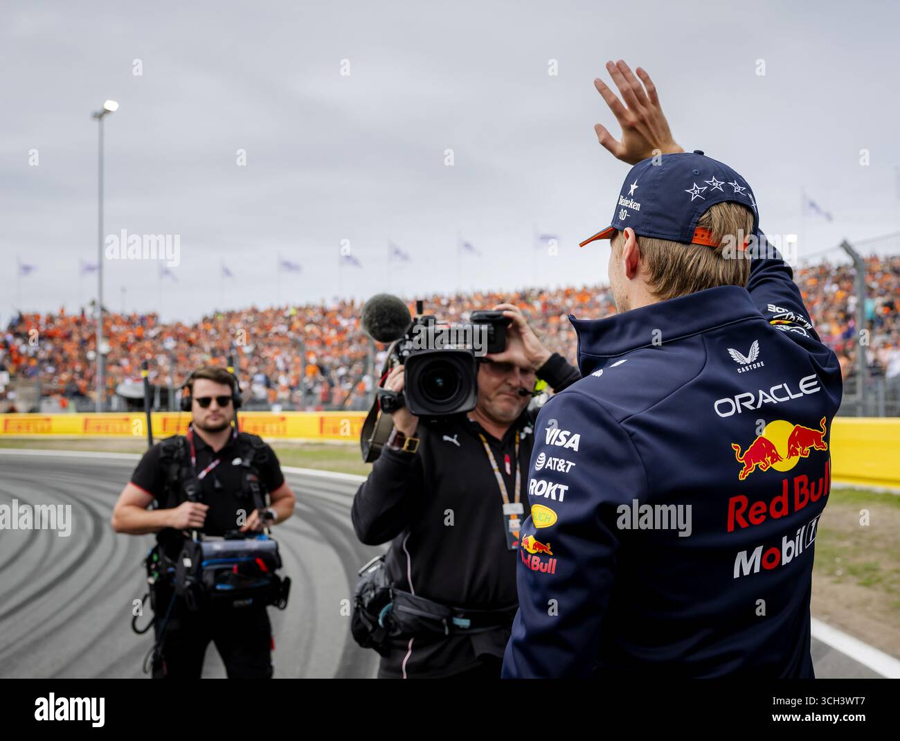 ZANDVOORT - Max Verstappen (Red Bull Racing) waves to the crowd before ...