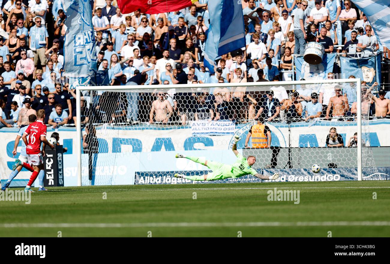 MALMÖ, SVERIGE 20250831under söndagens fotbollsmatch i allsvenskan ...